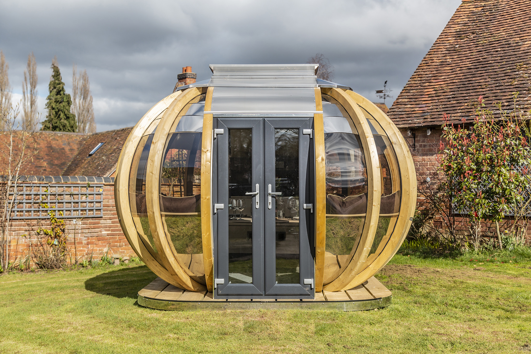 Rotating Pod Grande Deluxe Chic Garden Pod