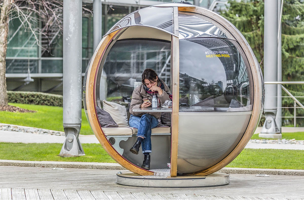 Why a Rotating Seater Pod is the Ultimate Office Escape